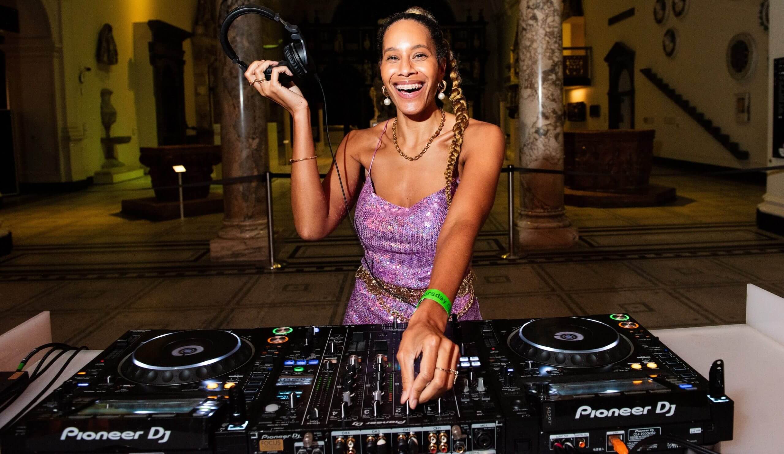 DJ Zoe - Blank Canvas Entertainment